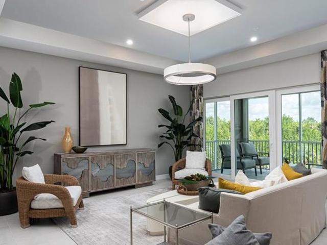 233 Indies Dr East Unit 201, Naples, FL
