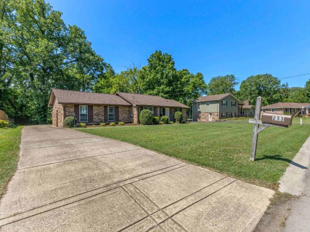 233 Iris Dr
