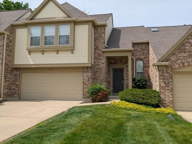 233 Lorraine Cir, Bloomingdale, IL 60108