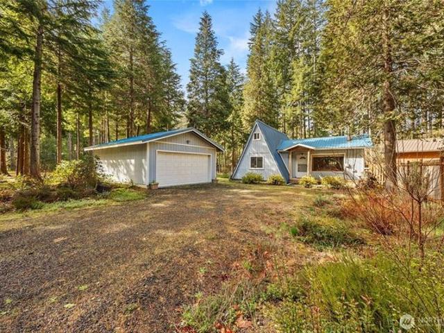 233 Mountain View Dr, Packwood, WA 98361