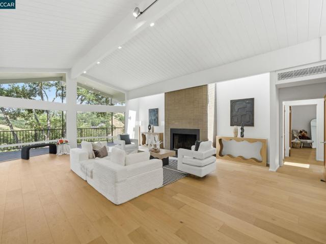 233 Melody Ln