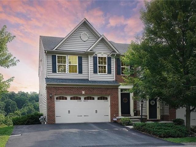 233 Noble Woods Dr, Coraopolis, PA 15108