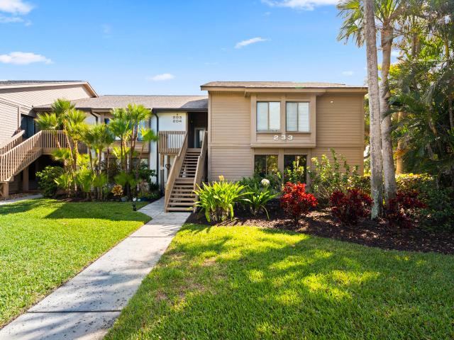 233 NE Edgewater Dr, Unit 104, Jensen Beach, FL 34957 | MLS #B26001