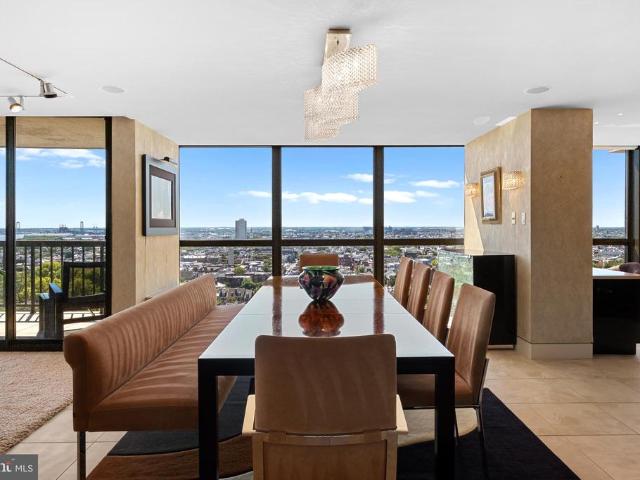 233 S 6Th Street # 2009
