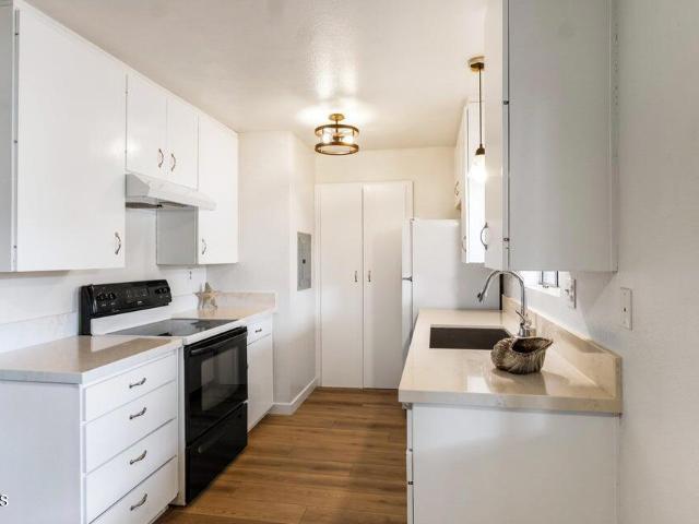 233 S Ventura Road 124