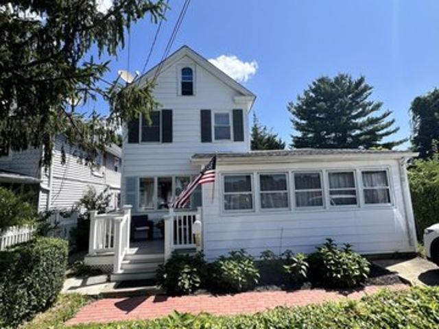 233 S Green St, Tuckerton, NJ 08087