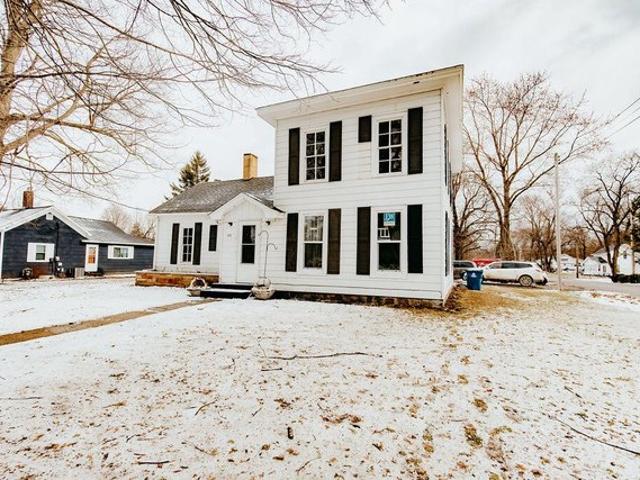 233 S Oak St, Sheridan, MI 48884