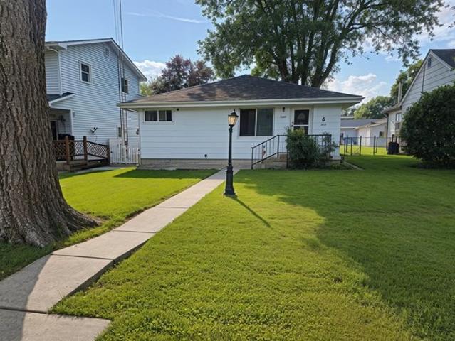233 S Randolph Ave, Bradley, IL 60915