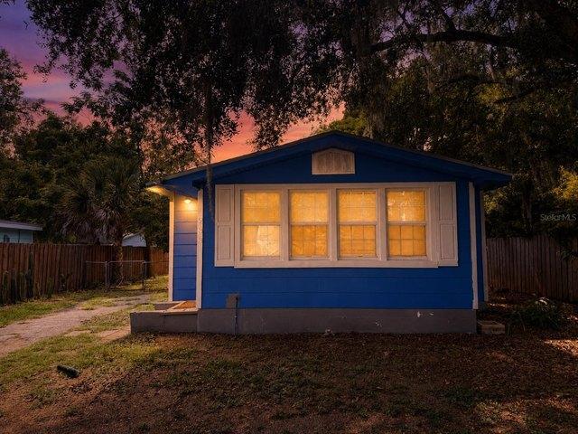 233 S Rhodes St, Mount Dora, FL 32757