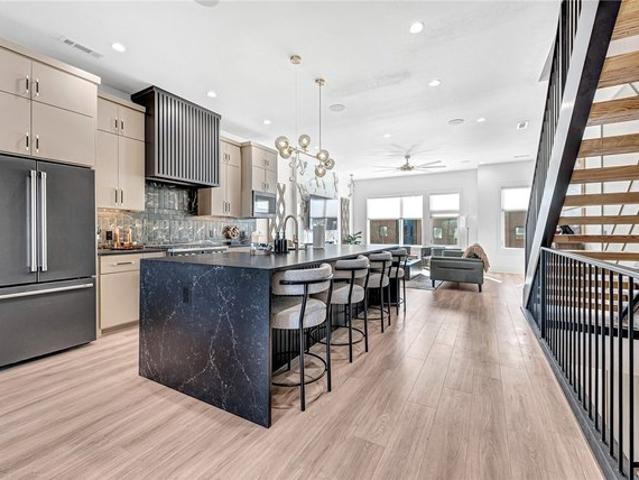 233 SE 7th St, Bentonville, AR 72712