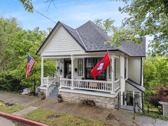 233 Spring St, Eureka Springs, AR 72632