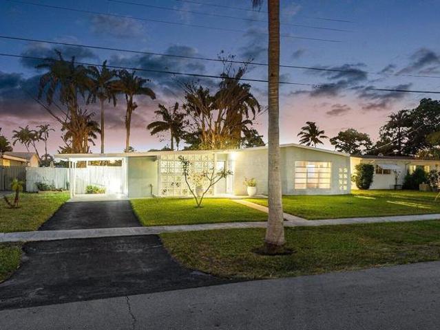 233 Poe Dr, Palm Springs, FL 33461