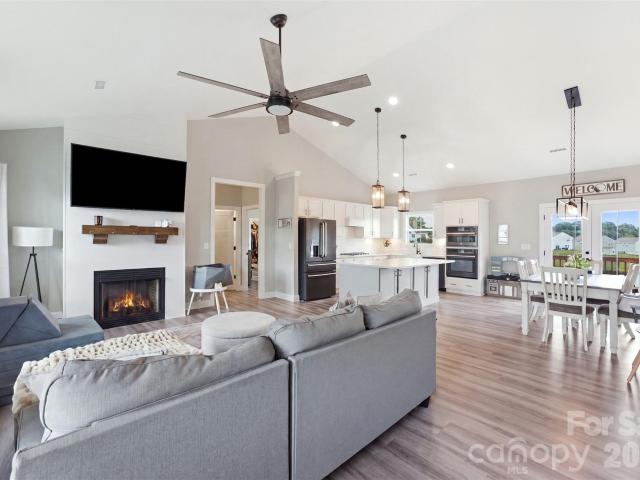 233 Pinnacle Crossing