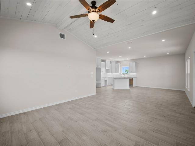 233 W Club Oak