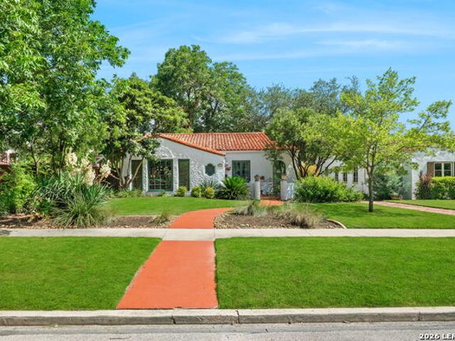233 W Hollywood Ave