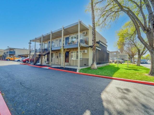 233 W I St, Los Banos, CA 93635