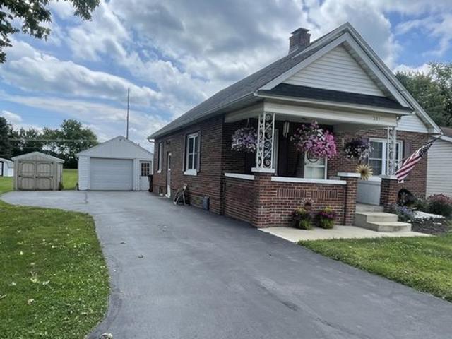 233 W Mound St, South Charleston, OH 45368