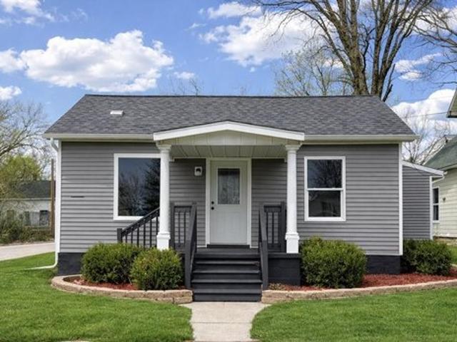 233 W Spruce St, Canton, IL 61520