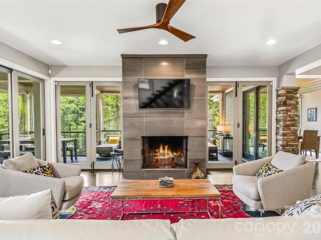 233 Tanglewood Lane