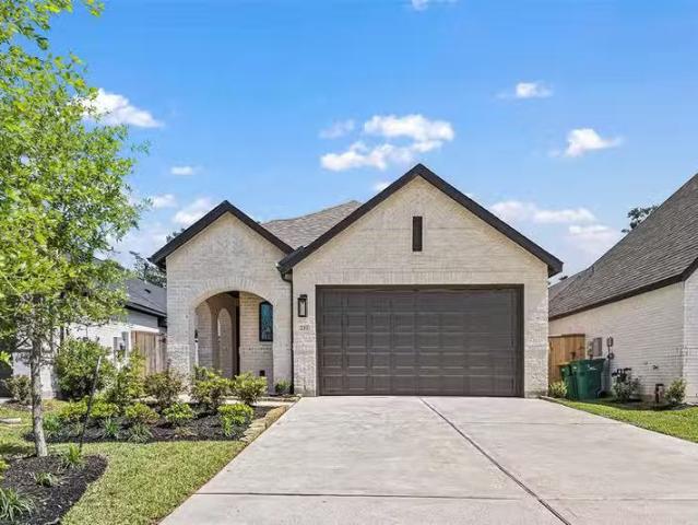 233 Trapper Creek Dr, Conroe, TX 77304