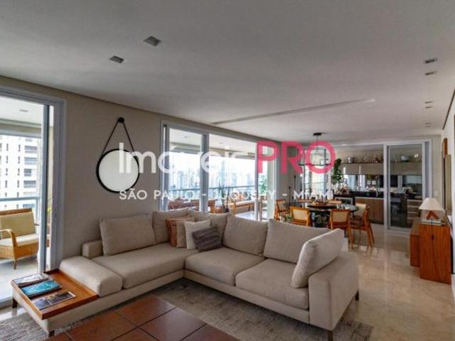 233m² no Campo Belo com varanda gourmet 3 suítes e 4 vagas
