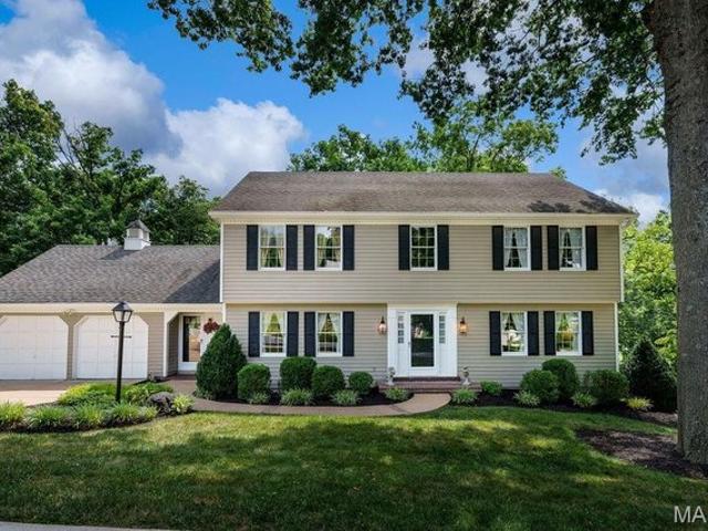 2344 Camberwell Dr, Des Peres, MO 63131