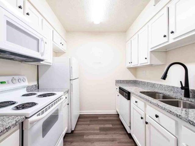2344 Grinstead Dr, 2 Bedroom Apartment for Rent at 2344 Grinstead Dr, Louisville, KY 40204 Cherokee Triangle