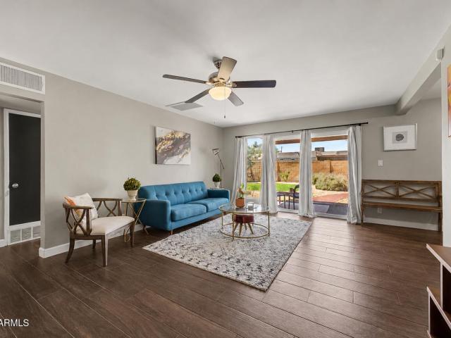 2344 w mitchell drive