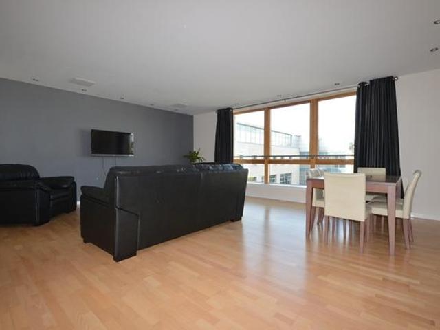 2344L Gardner's Crescent, Edinburgh. 3 bed flat to rent £1,695 pcm £391 pw