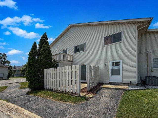 2345 Carnation Dr Unit 305C, Crest Hill, IL 60403