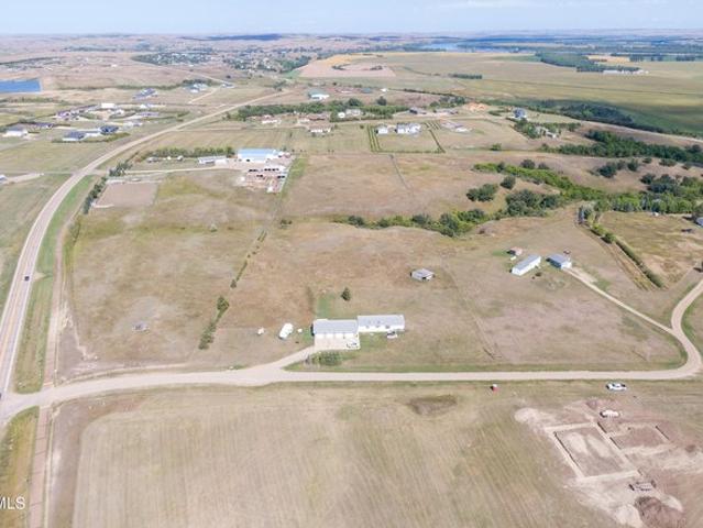 2345 Jessica Dr N, Mandan, ND 58554