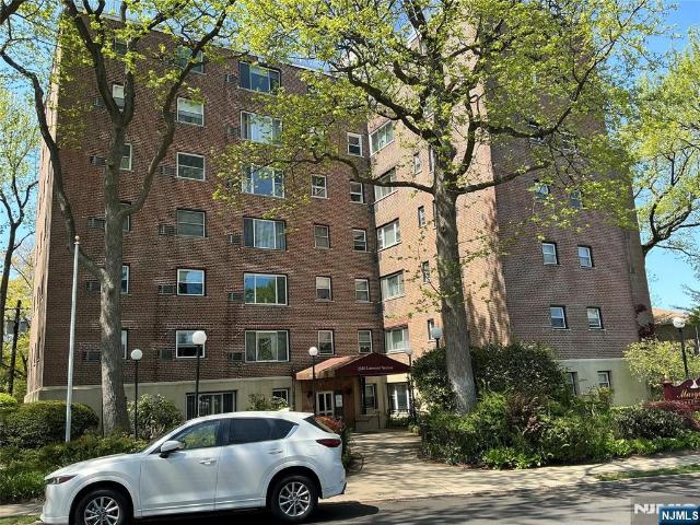 2345 Linwood # 4H