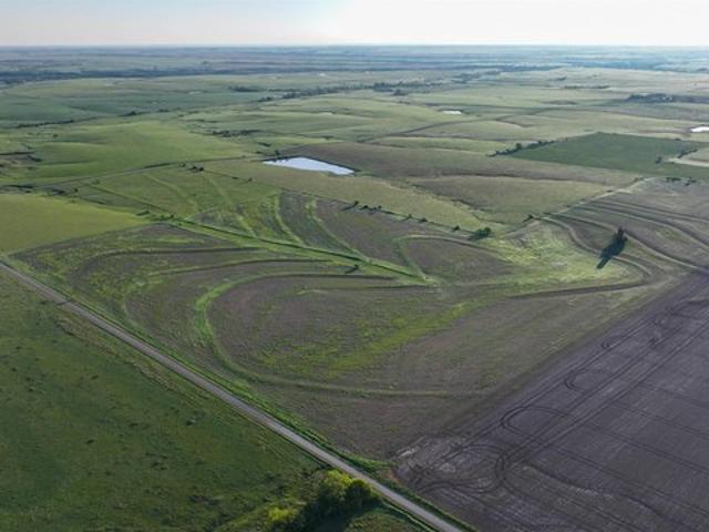 2345 S 2700 Rd, Burdick, KS 66838