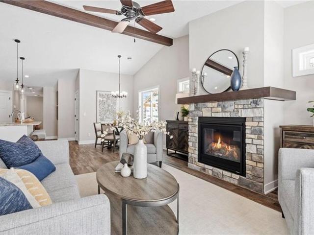 2345 17th Ave E, North Saint Paul, MN 55109