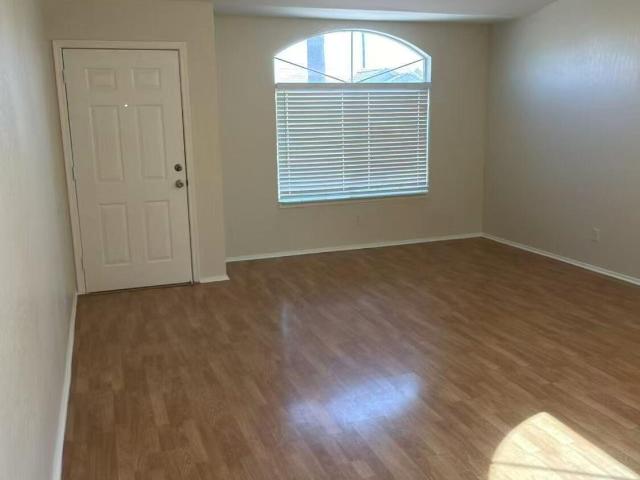 2346 E DEVON Court