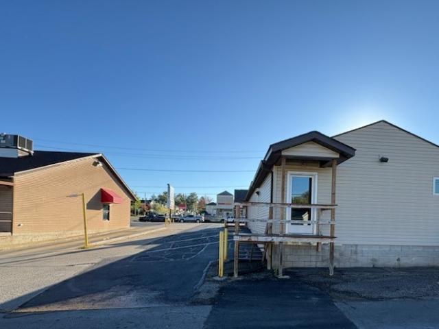 2347 Maple rear Avenue