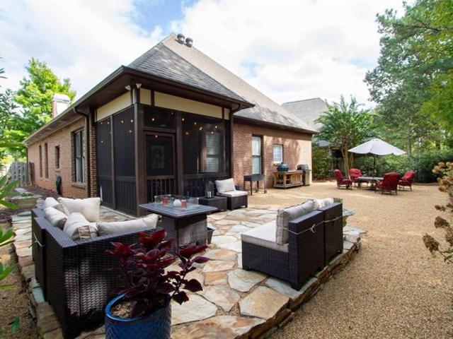 2347 Abbeyglen Cir, Hoover, AL 35226