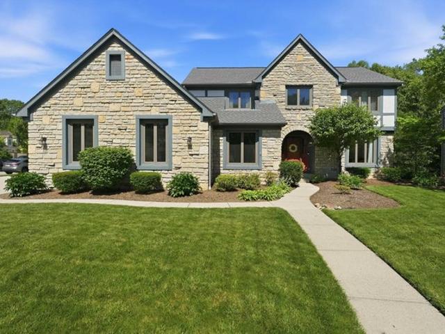 2347 Collins Dr, Worthington, OH 43085