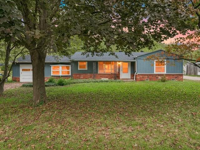 2347 E Kirkwood St, Springfield, MO 65804