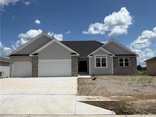 2347 Foxtail Dr, Kearney, MO 64060