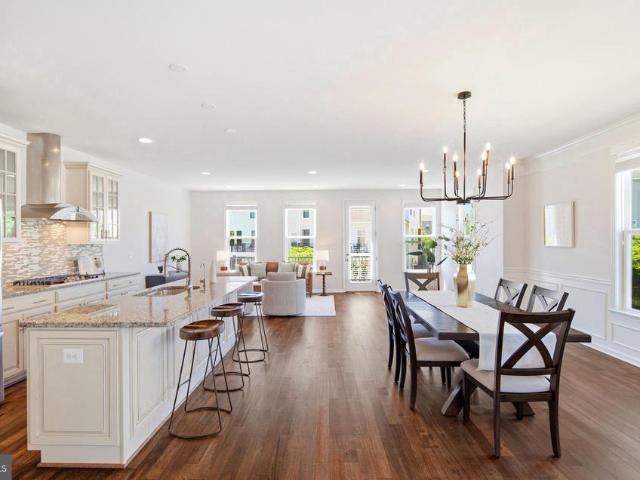23489 Epperson Square