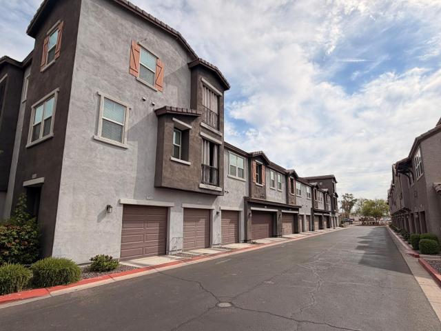2348 E Huntington Drive