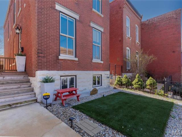 2348 Hickory St, Louis, MO 63104 | MLS #26016 | Compass