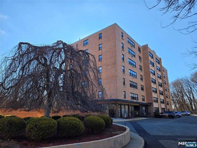 2348 Linwood Ave Apt 3L, Fort Lee, NJ 07024