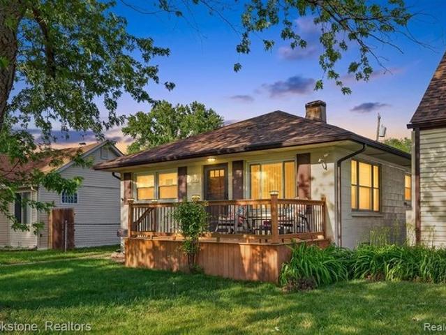 23496 Willard Ave, Warren, MI 48089