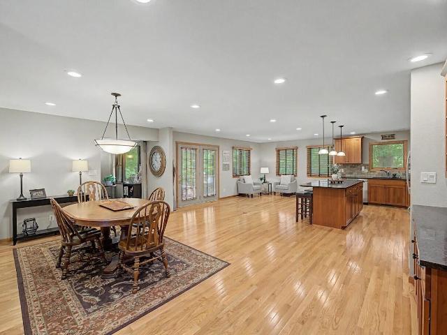 2349 Lakeview Drive