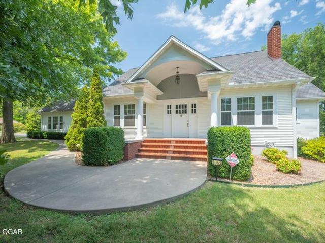 2349 W Oak Street, Carthage, MO 64836