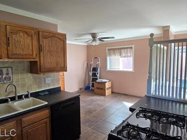 23401 Filmore St, Taylor, MI 48180
