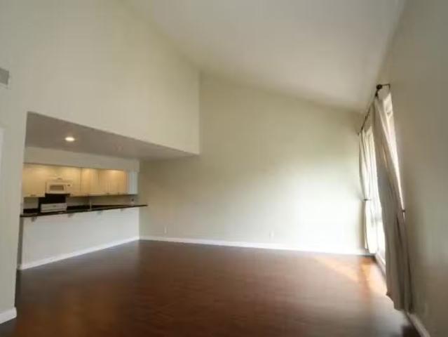23401 Park Sorrento #14, Calabasas, CA 91302