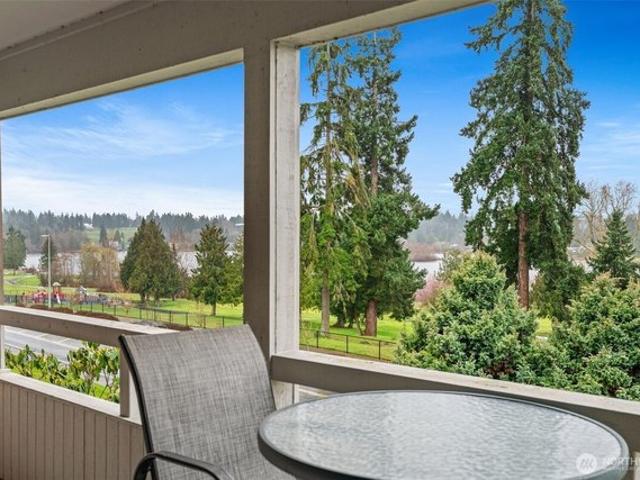 23409 Lakeview Dr Unit F201, Mountlake Terrace, WA 98043